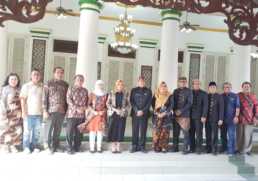 Rombongan Rektor Unitomo Diterima Pj Bupati Pamekasan Masrukin, S.Sos ...
